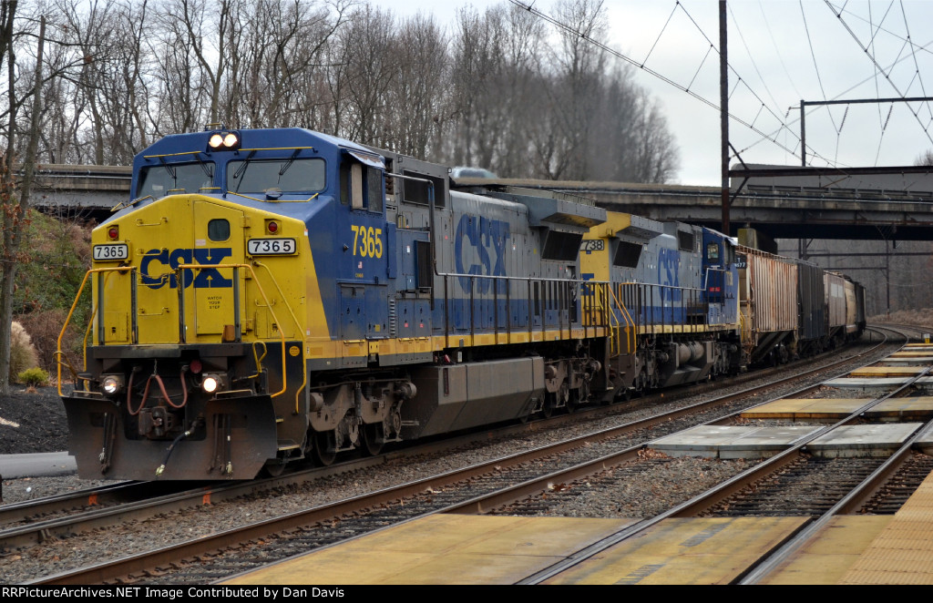 CSX C40-8W 7365 leads K533-30